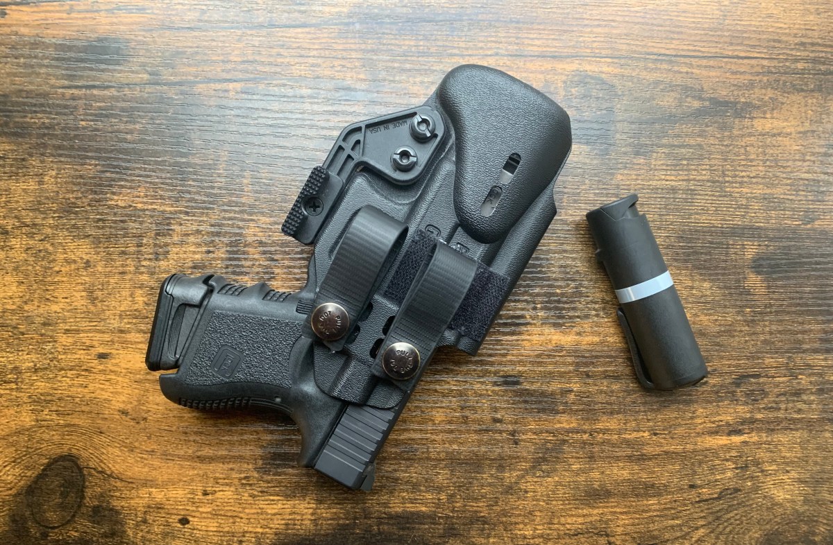 The Dual Weapon System that is Most Relevant – Reflex Handgun